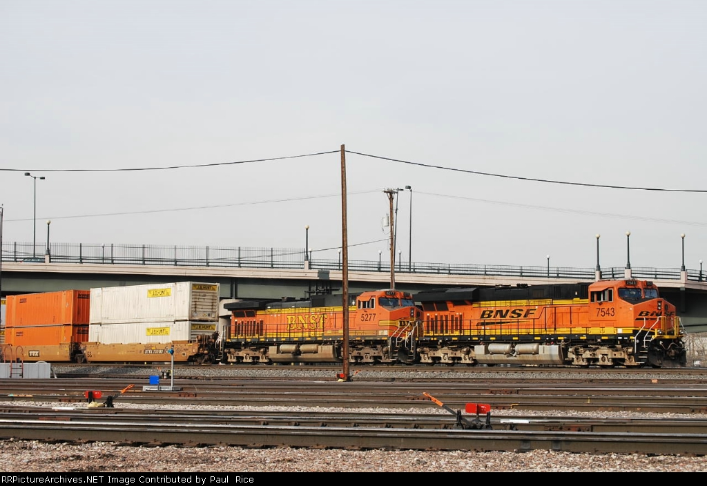 BNSF 7543 Arriving Denver